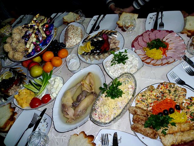 COOKING WITH ANISOARA: (1) O MASA ,:)) CA LA MOLDOVENI