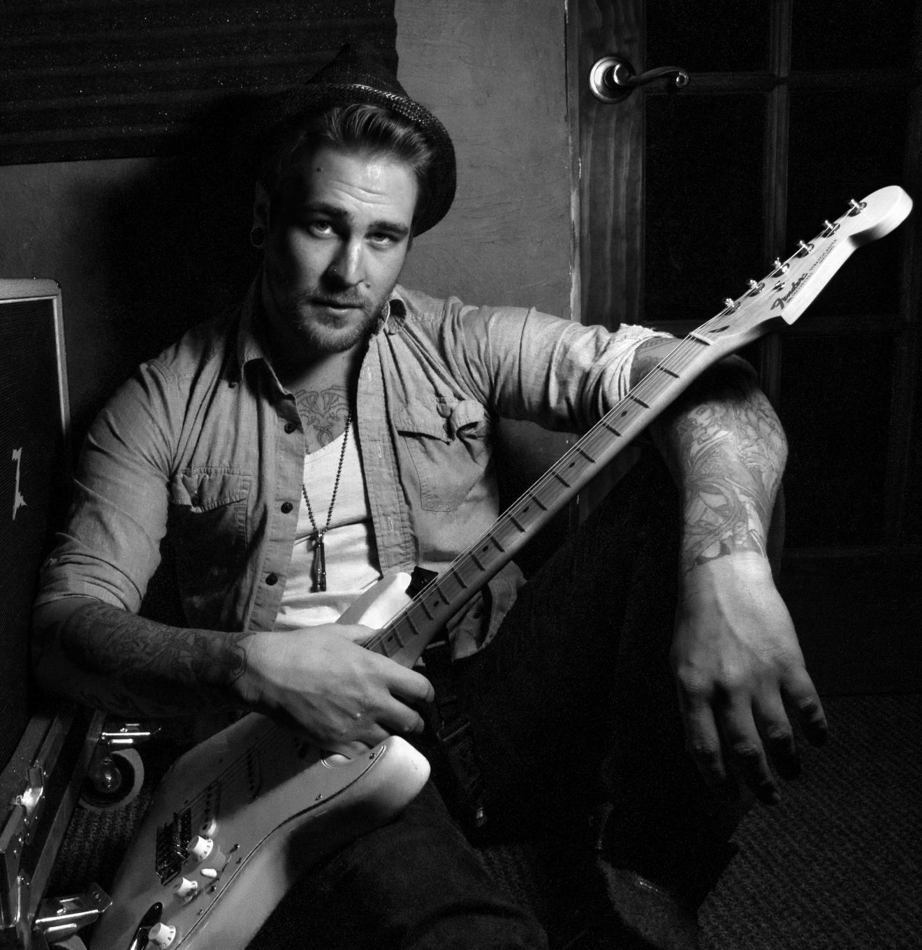 Zona Rock Dan Metal : CARSON ALLEN