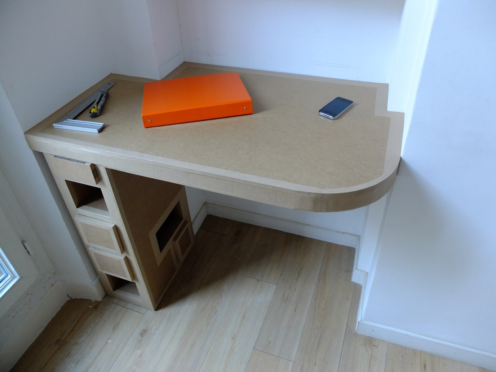 juliadesign: meuble en carton, bureaux