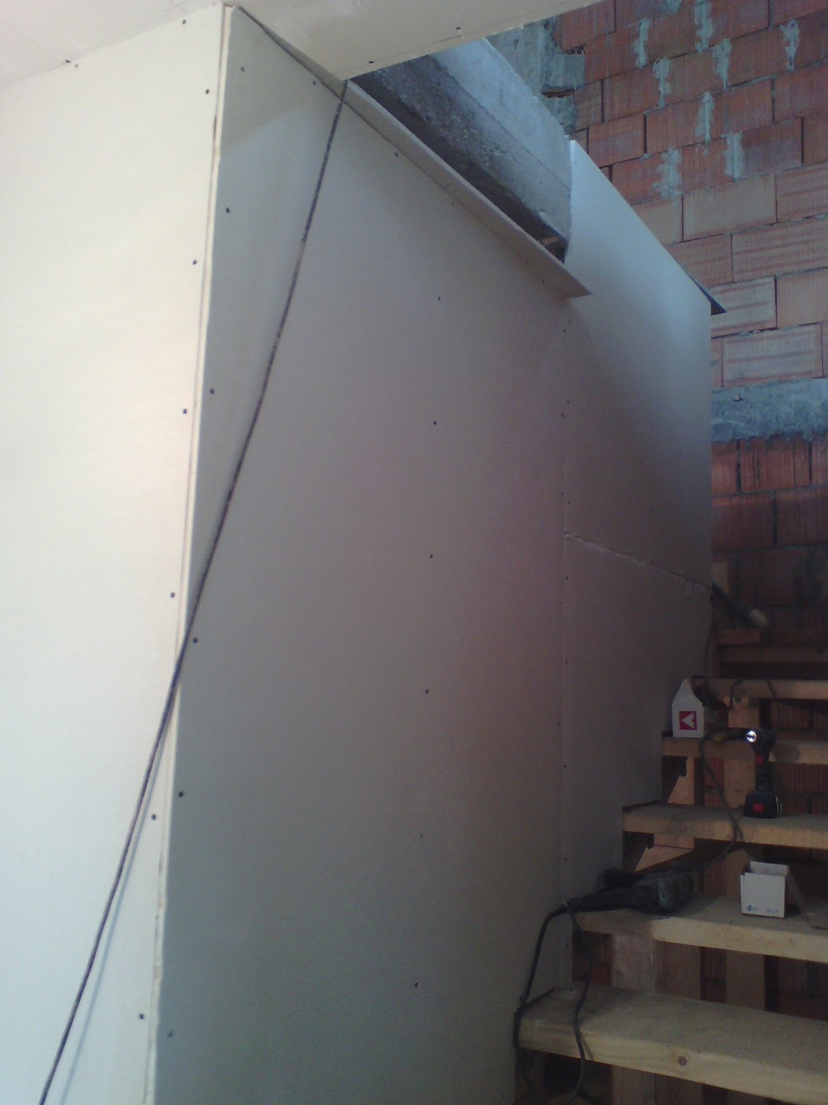 Arhiconstruct: Finisaje Interioare rigips Placare perete dressing si ...