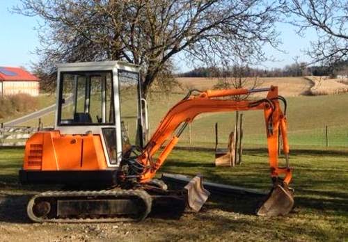 Maarakennus koneita.: Pel-Job mini kaivuri Osa-1