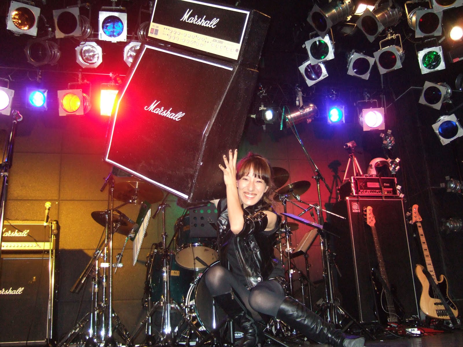 Jikki: she demo the VOX SDC-22