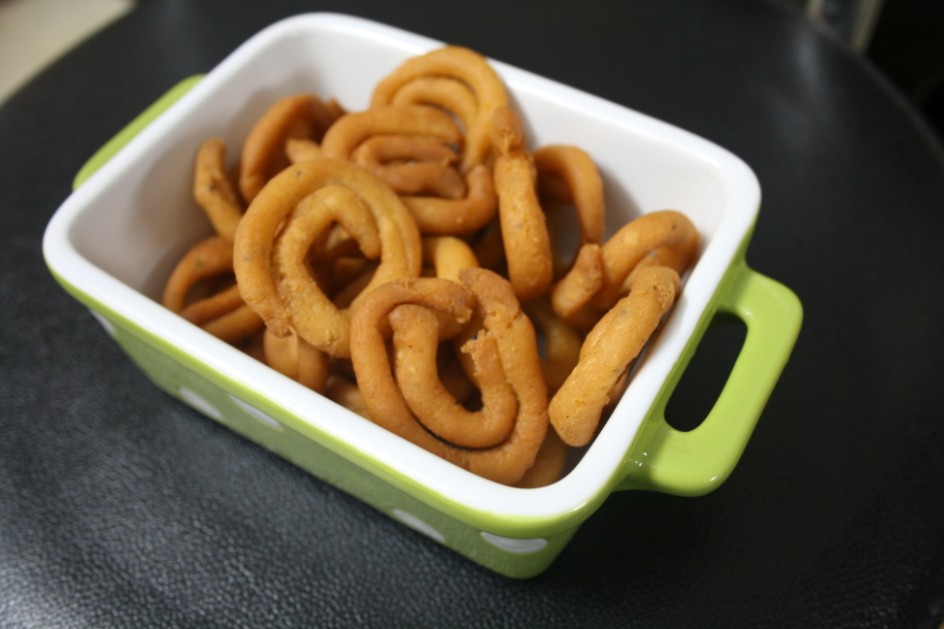 Kodubale | Kodbale ~ Karnataka Special Step by Step | Indian Cooking ...