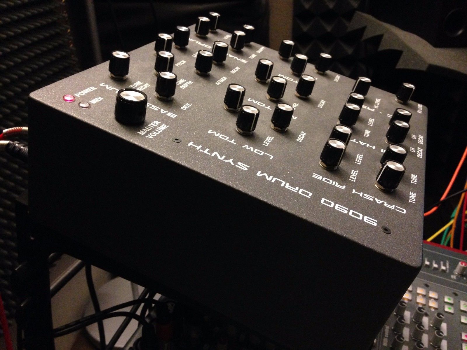 MATRIXSYNTH: TR9090 Roland 909 clone