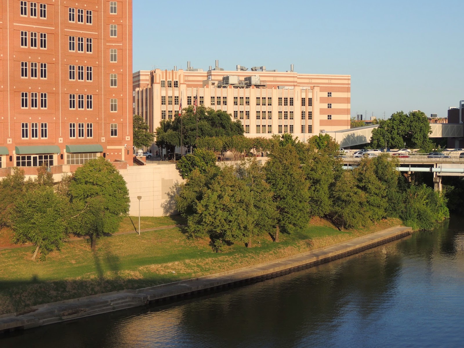 Houston in Pics: Harris County Jail (photos of building on banks of Buf