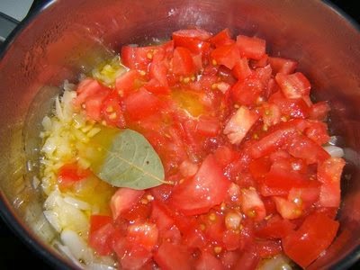 Kuzhine - Receta: Salca e domates (sauce tomate) ne 2 menyra