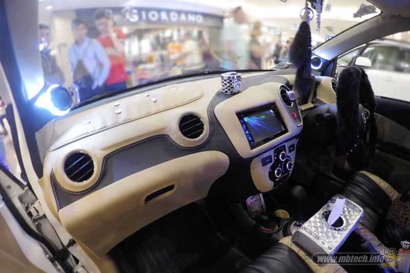 Foto Gambar Mobil Modifikasi Interior Honda Mobilio - Modifikasi Mobil ...