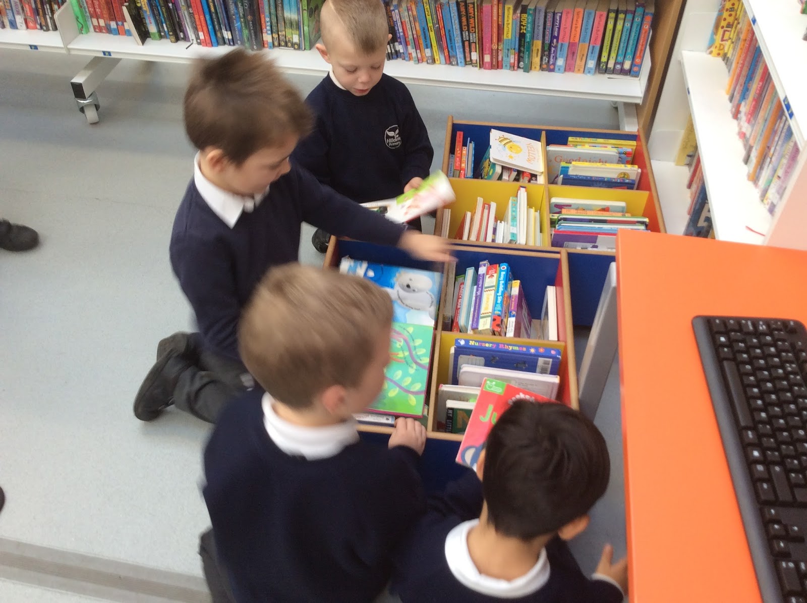 Year 1 Library Visit :: Hilldene Primary School News