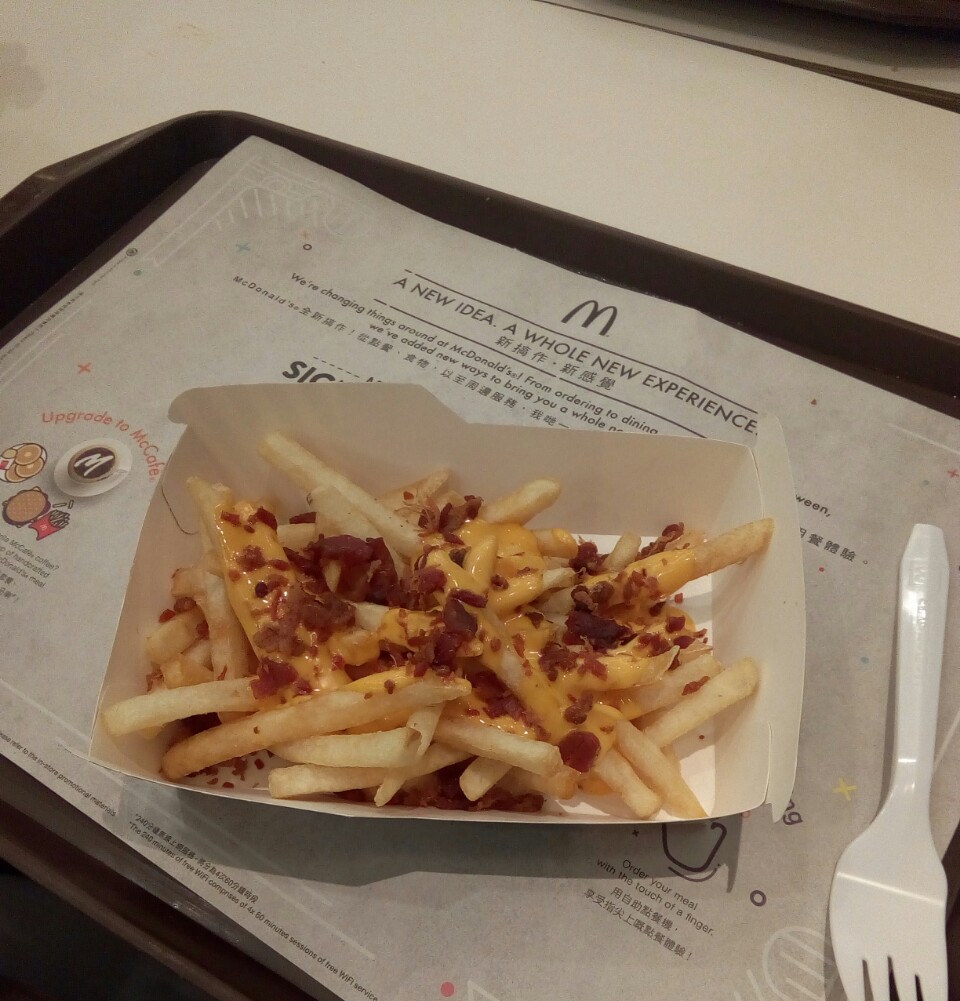 Supersupergirl's Food Reviews: McDonalds Hong Kong. Fries loaded with ...