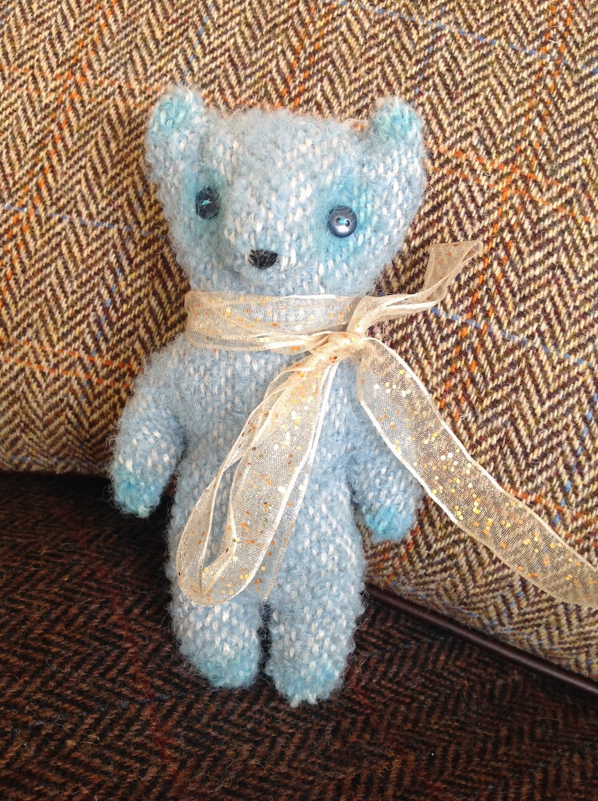 The Inquisitive Weaver: Weaving a bear!