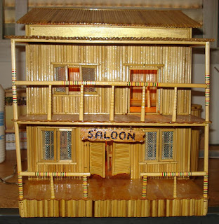 Artesanato em família: Um "saloon" do Velho Oeste americano