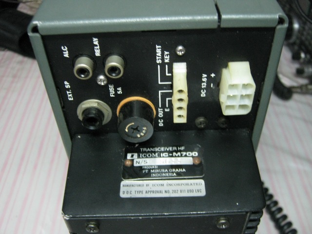 MEDAN RADIO: Icom M-700