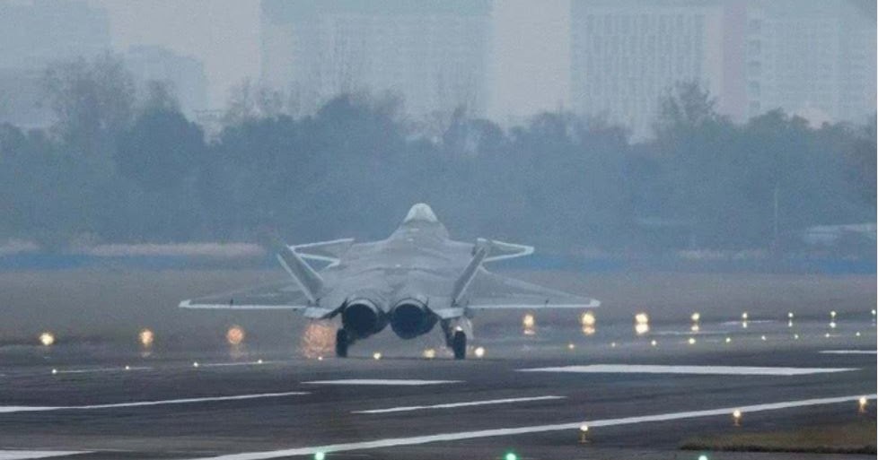 China Defense Blog: Photos of the day: A new batch of J-20 under flight ...