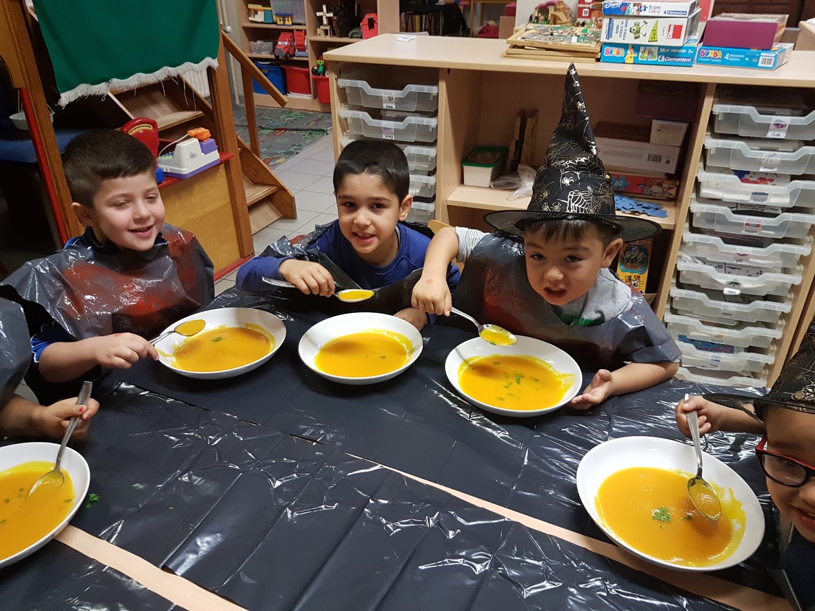 Europaschool - Kleuters - K3A: Thema heksen in het bos.