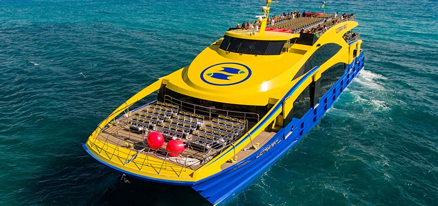 O Mar do Porto Santo: Ultramar recebe catamarã de passageiros no México
