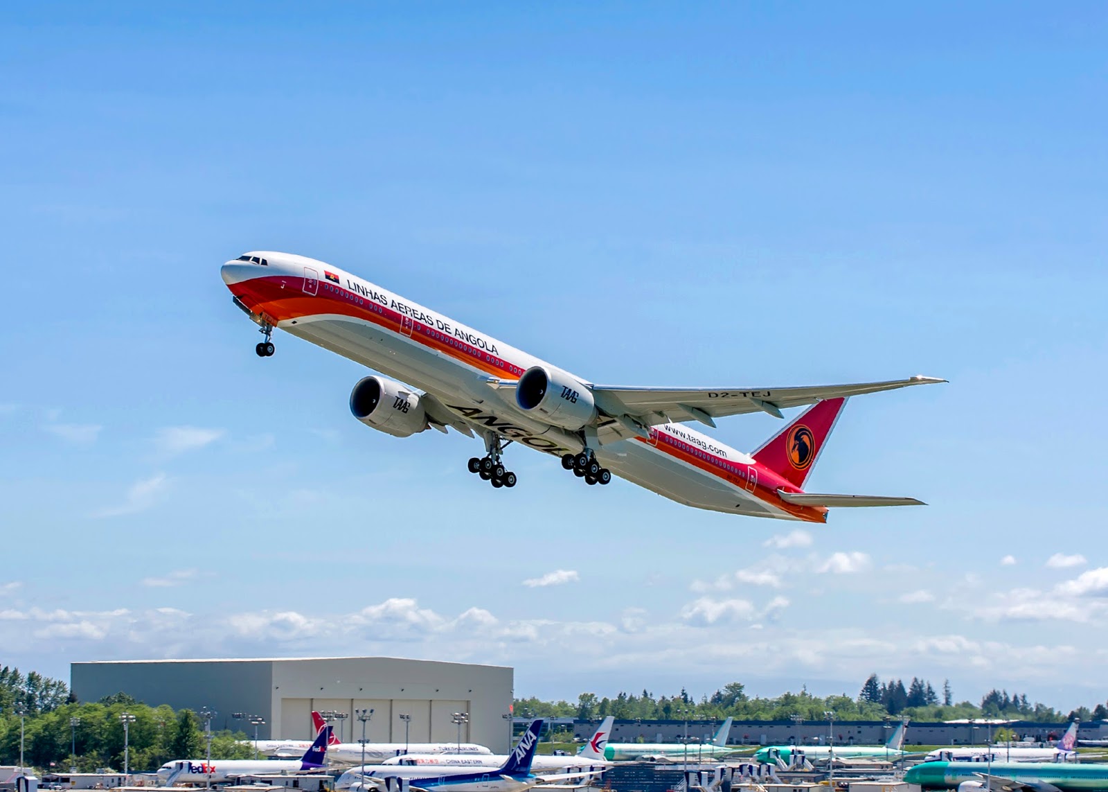 AVIATA NEWS: TAAG ANGOLA AIRLINE celebrates delivery of a B777-ER 300 ...