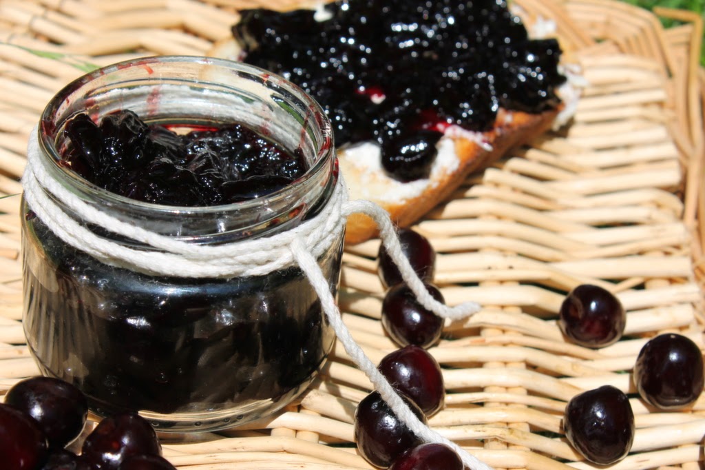 Monya`s ... !!!: Dulceata de cirese negre dulci