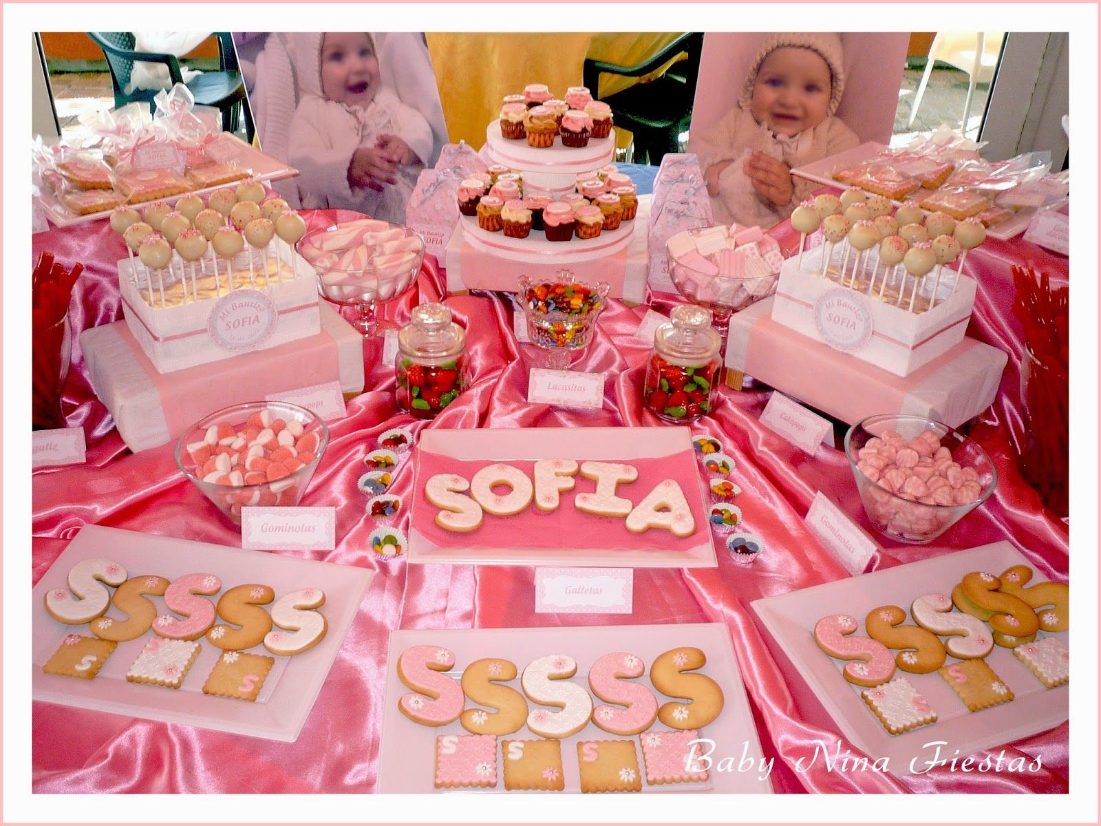 19 mesas de dulces de color rosa