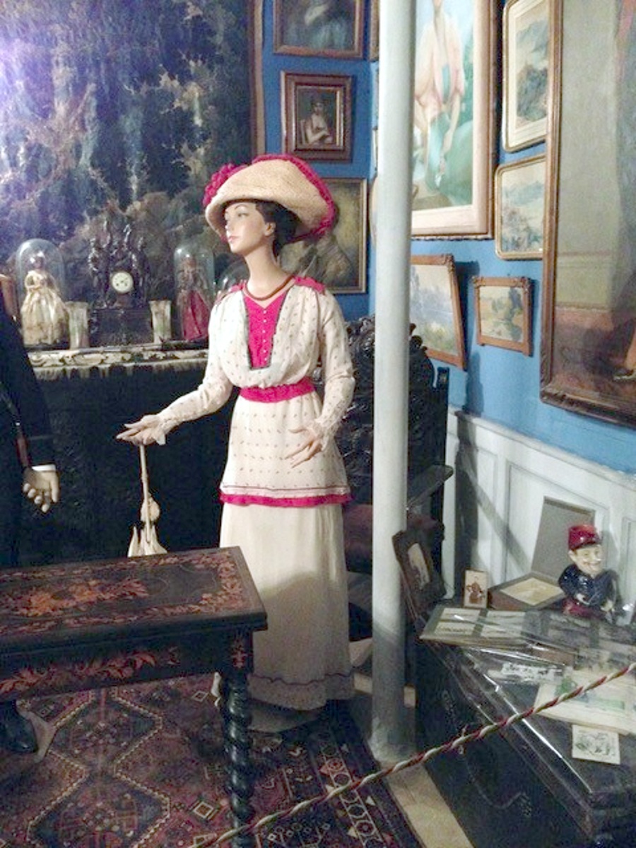 Jungle Red Writers: Dressing Up with Susan Shea