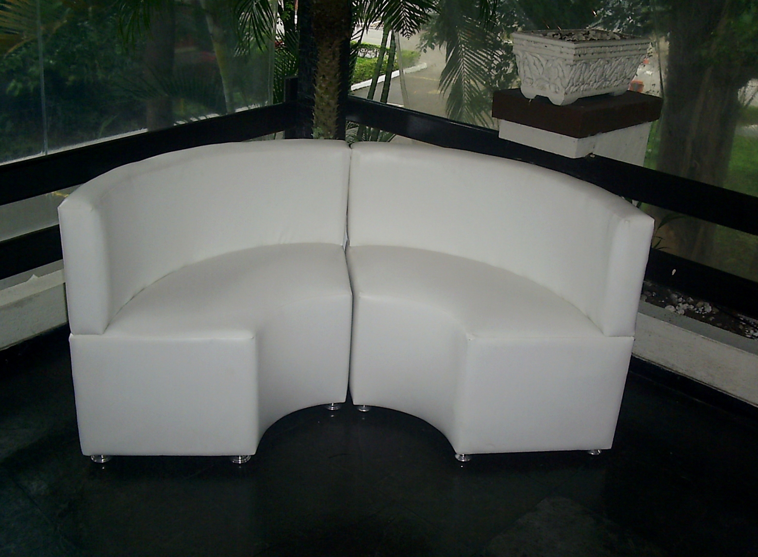 LM Louças: Sofá meia lua