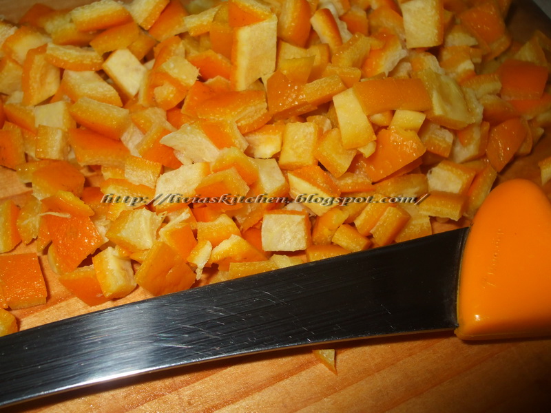 Livia`s Kitchen: Coaja de portocala confiata