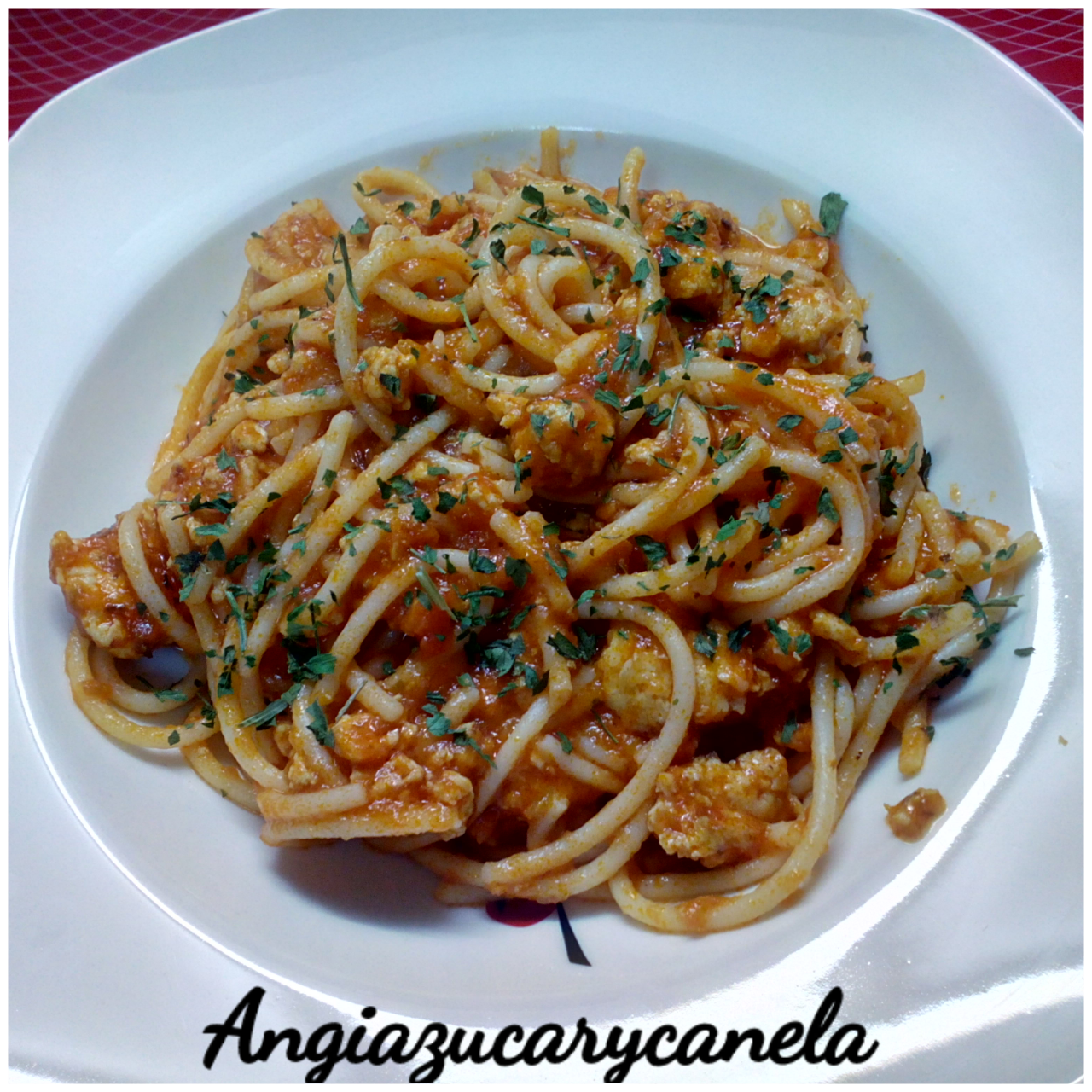 Espaguetis con Pollo en olla GM