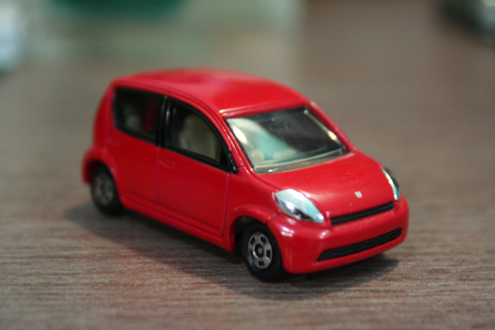 1/64 Die-cast Toy Cars....: Tomica - Toyota Passo