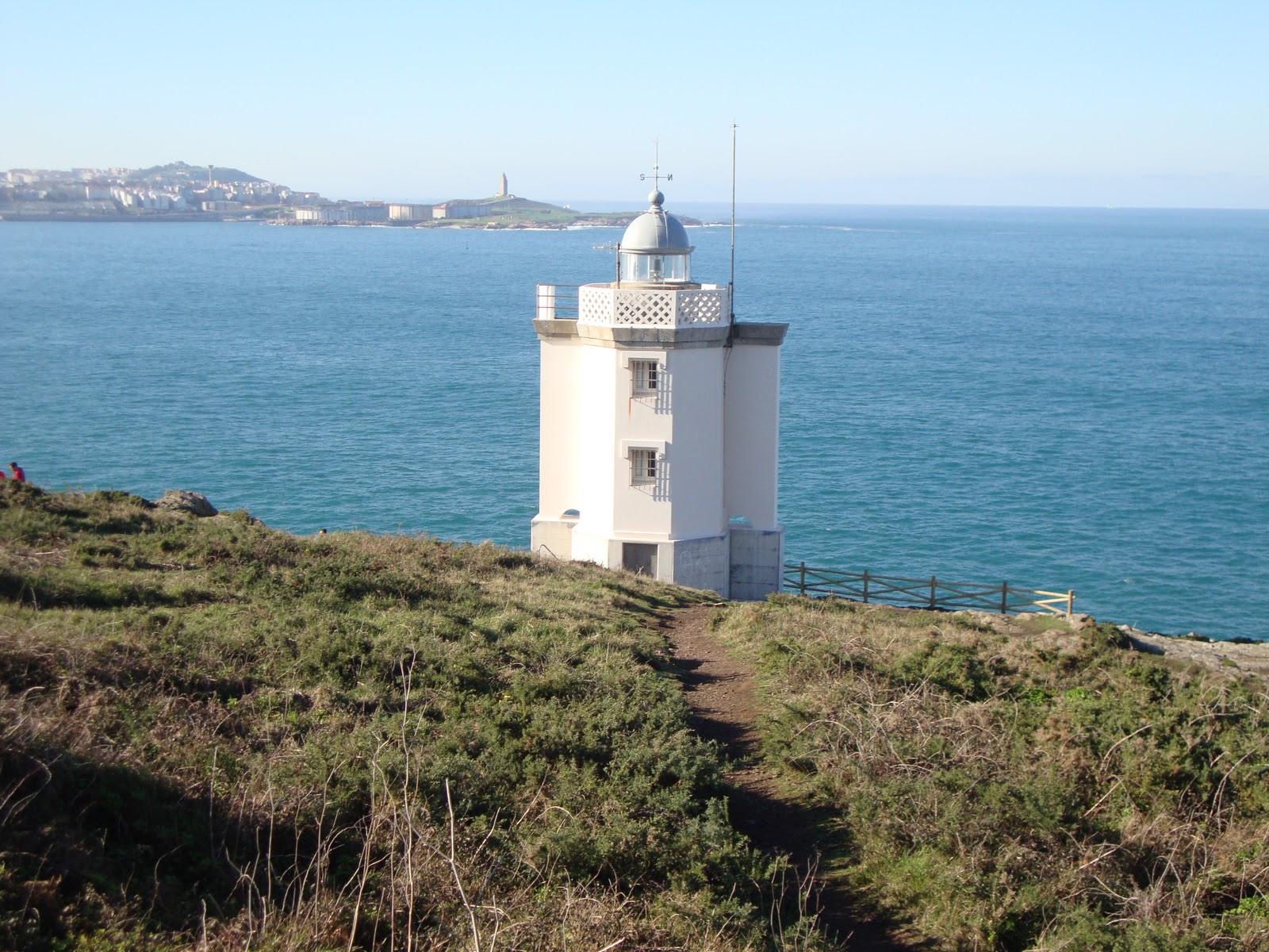 Oleiros con encanto: El Faro de Mera