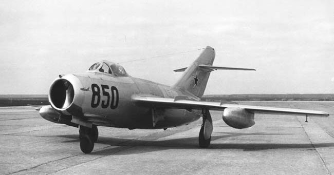 Aeronave militare şi civile: MIG-9