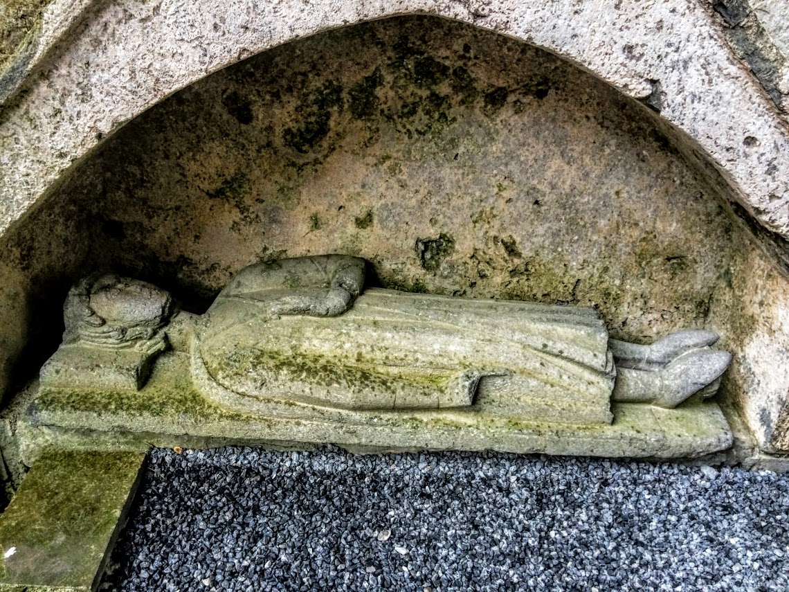 Patrick Comerford: Corcomroe Abbey: the Cistercians’ fertile abbey in ...