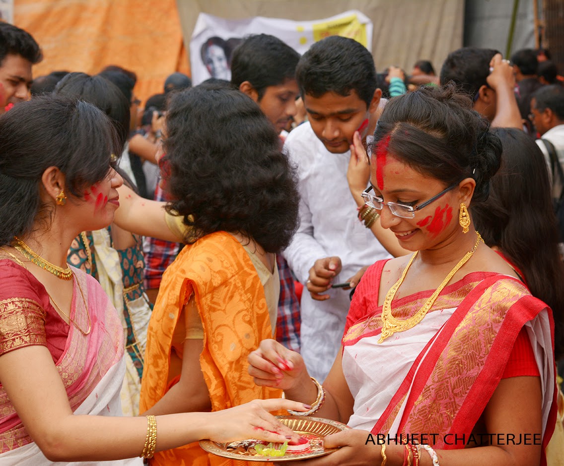 The Color of our Festival - By Abhijeet Chatterjee || Sindur Khela ...
