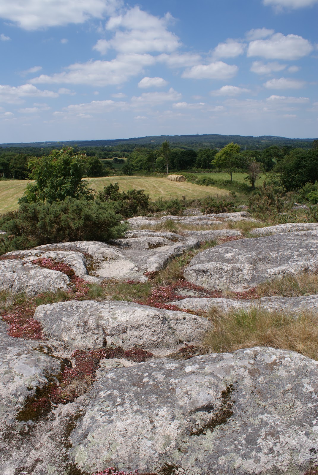 Microtourisme en Bretagne: GUISCRIFF - Le monolithe de Miné Bibon