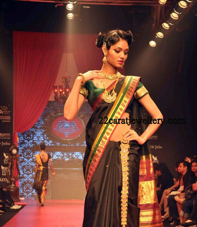 Deepa Chari Displaying Traditional Jewellery (Gold Jada) at IIJW 2011 ...