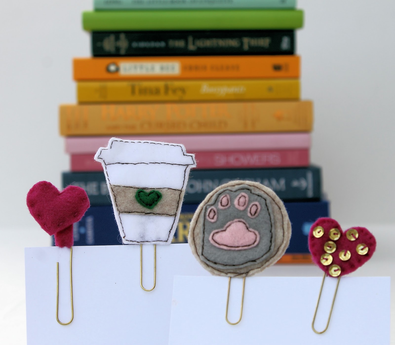 Lyndi's Projects: DIY Felt Paper Clip Bookmarks