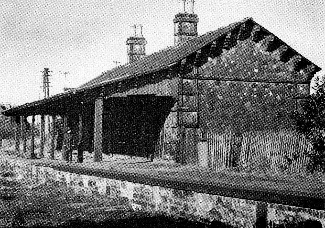 RETRO DUNDEE: 2 OLD LOCHEE RAIL STATIONS