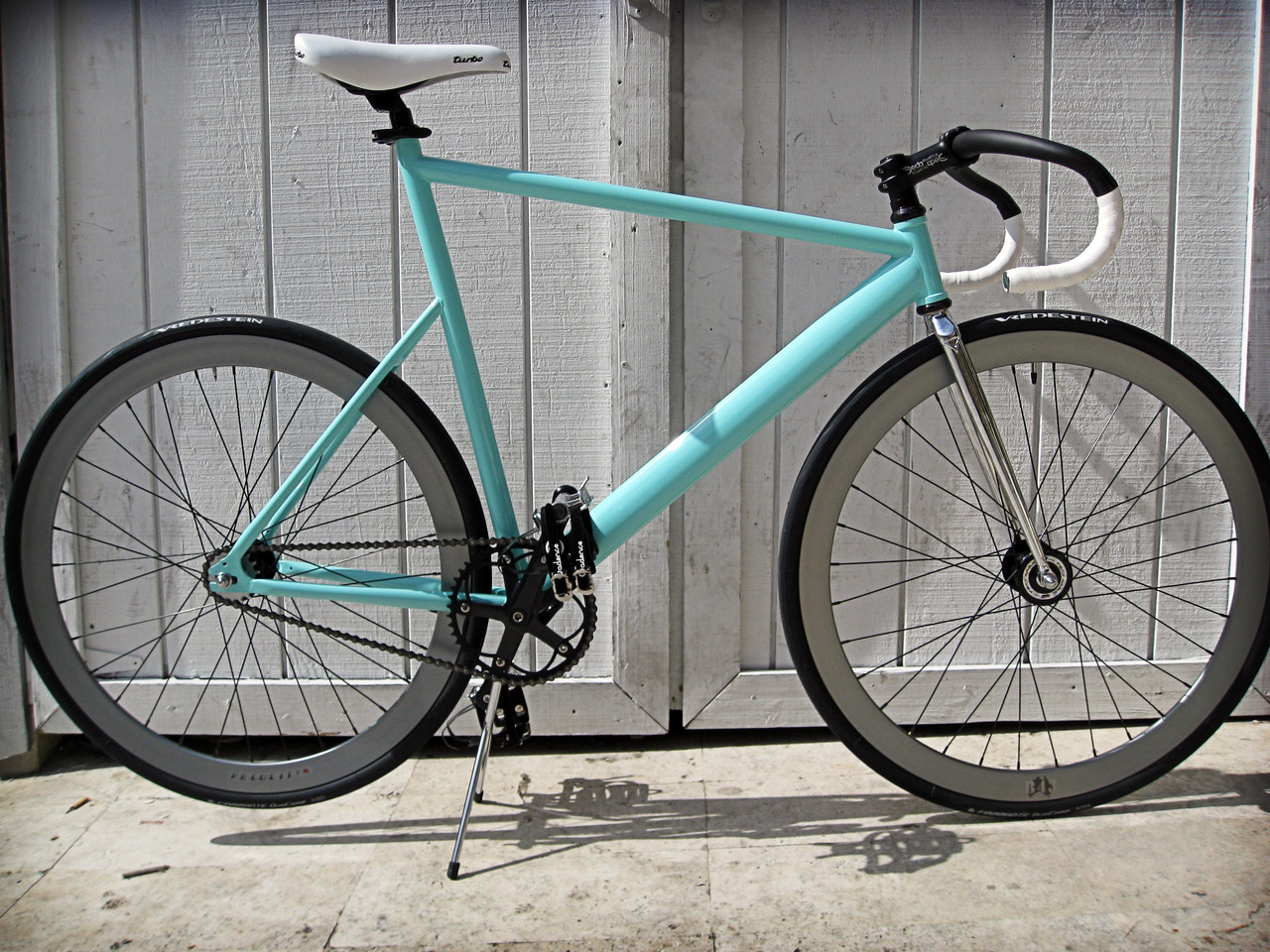 .: BLUE FIXIE