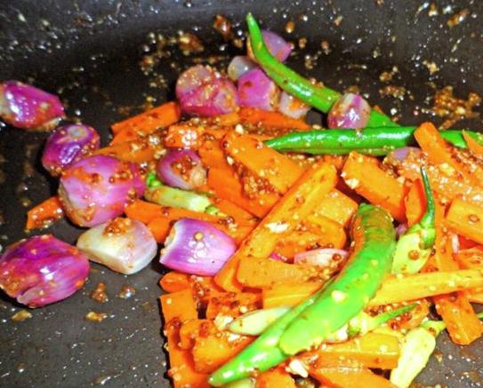 Sinhala Achcharu (Traditional Sri Lankan Pickel)