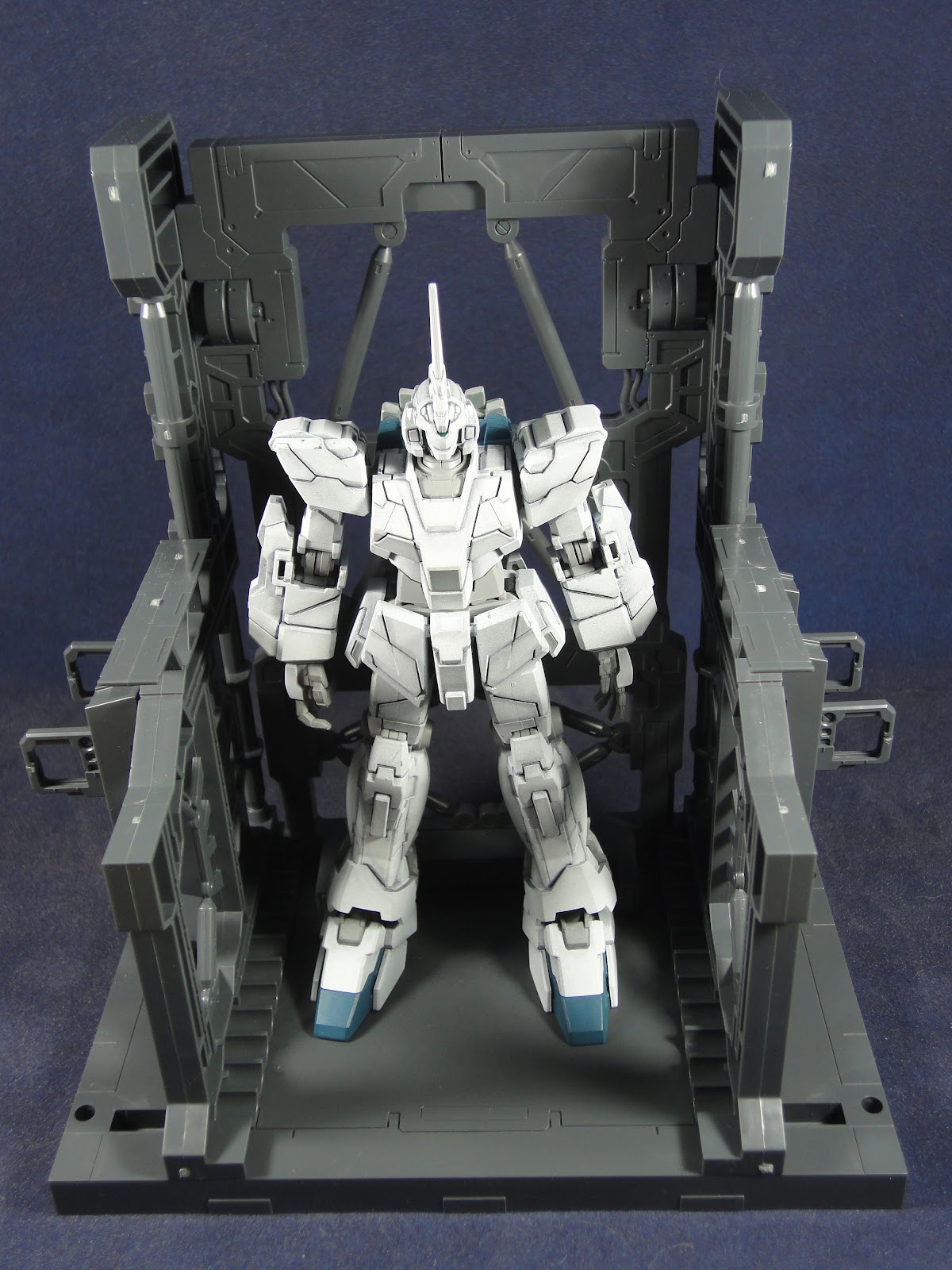GunplaNovice: Builders Parts Gunpla System Base 001 by Bandai (Review)