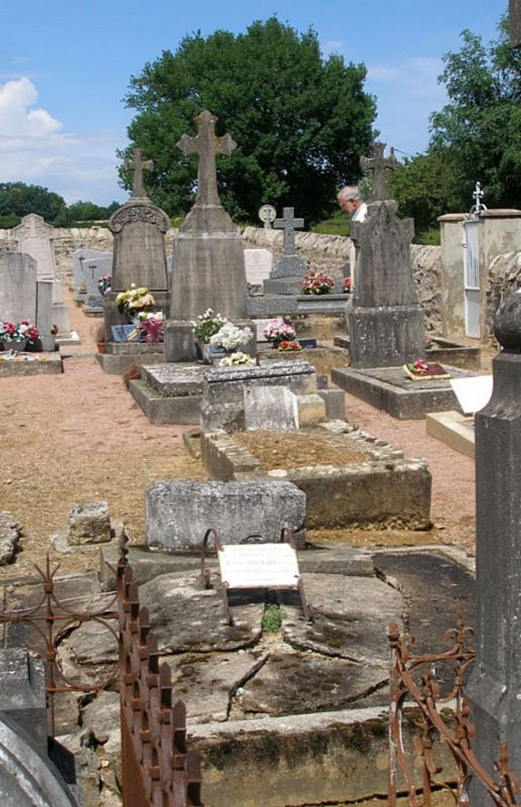 Tracing Daubard/Dobard Roots in France: Day 12b: Sunday: Cemetery and ...