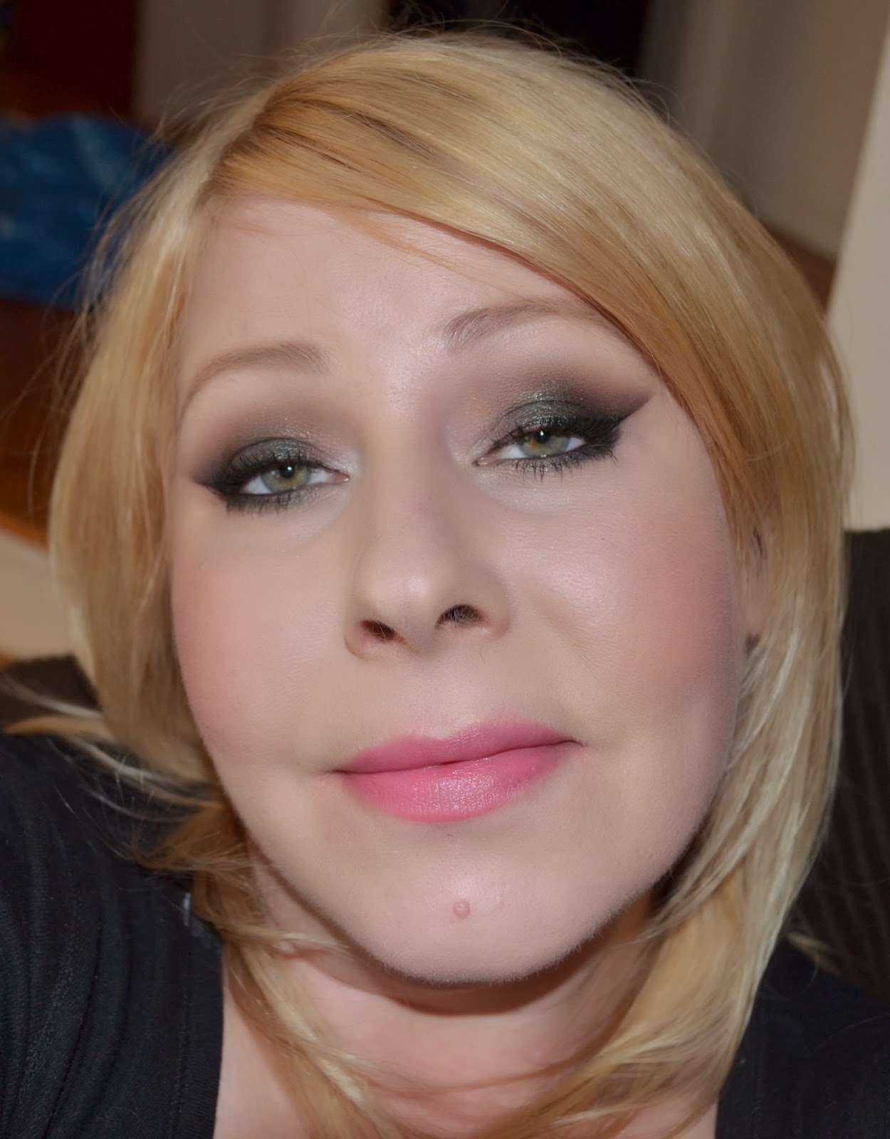 Meowmisu Makeup: MAC Club Eyeshadow