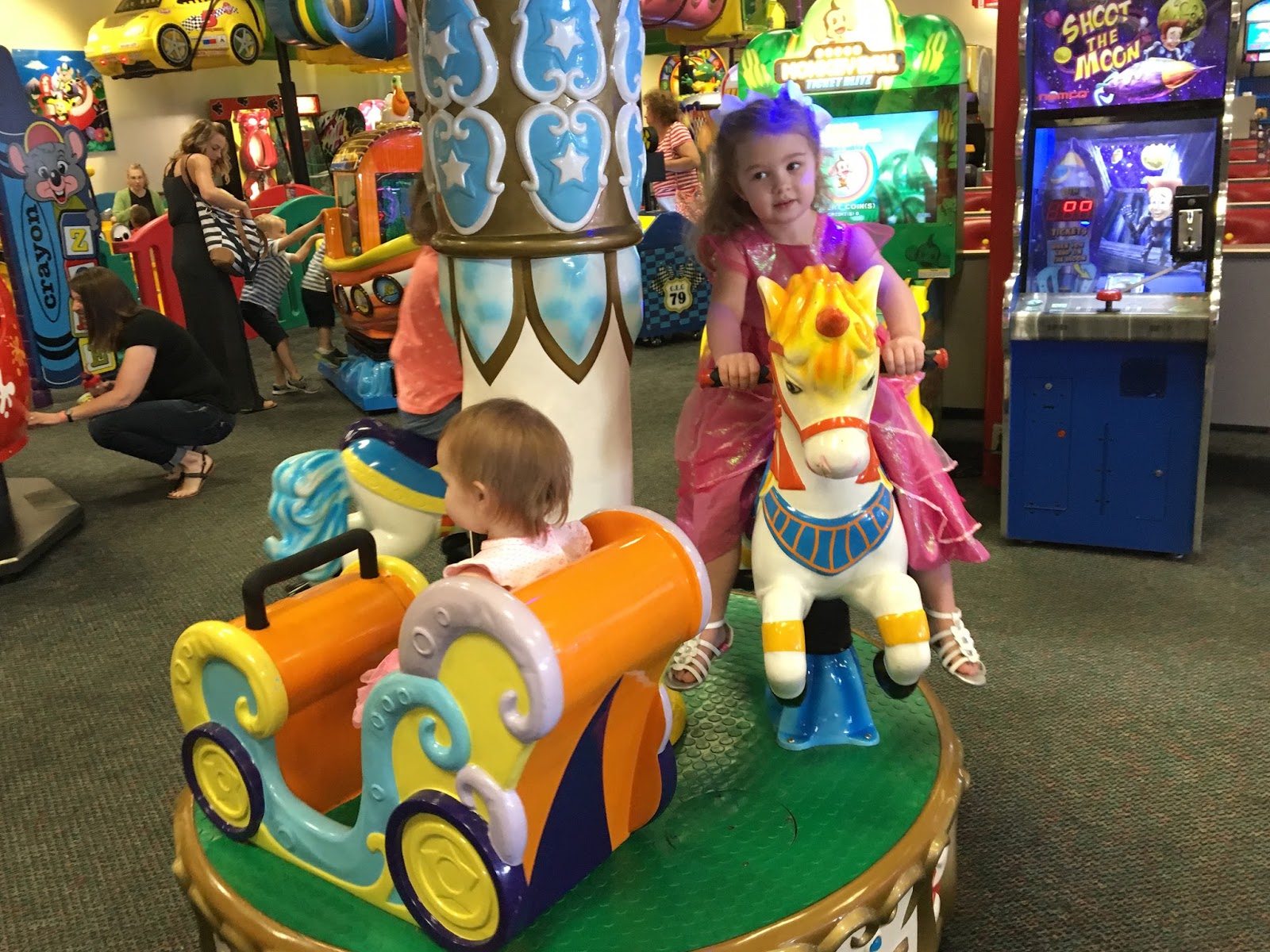 Molly Mae's Musings: Chuck E Cheese!