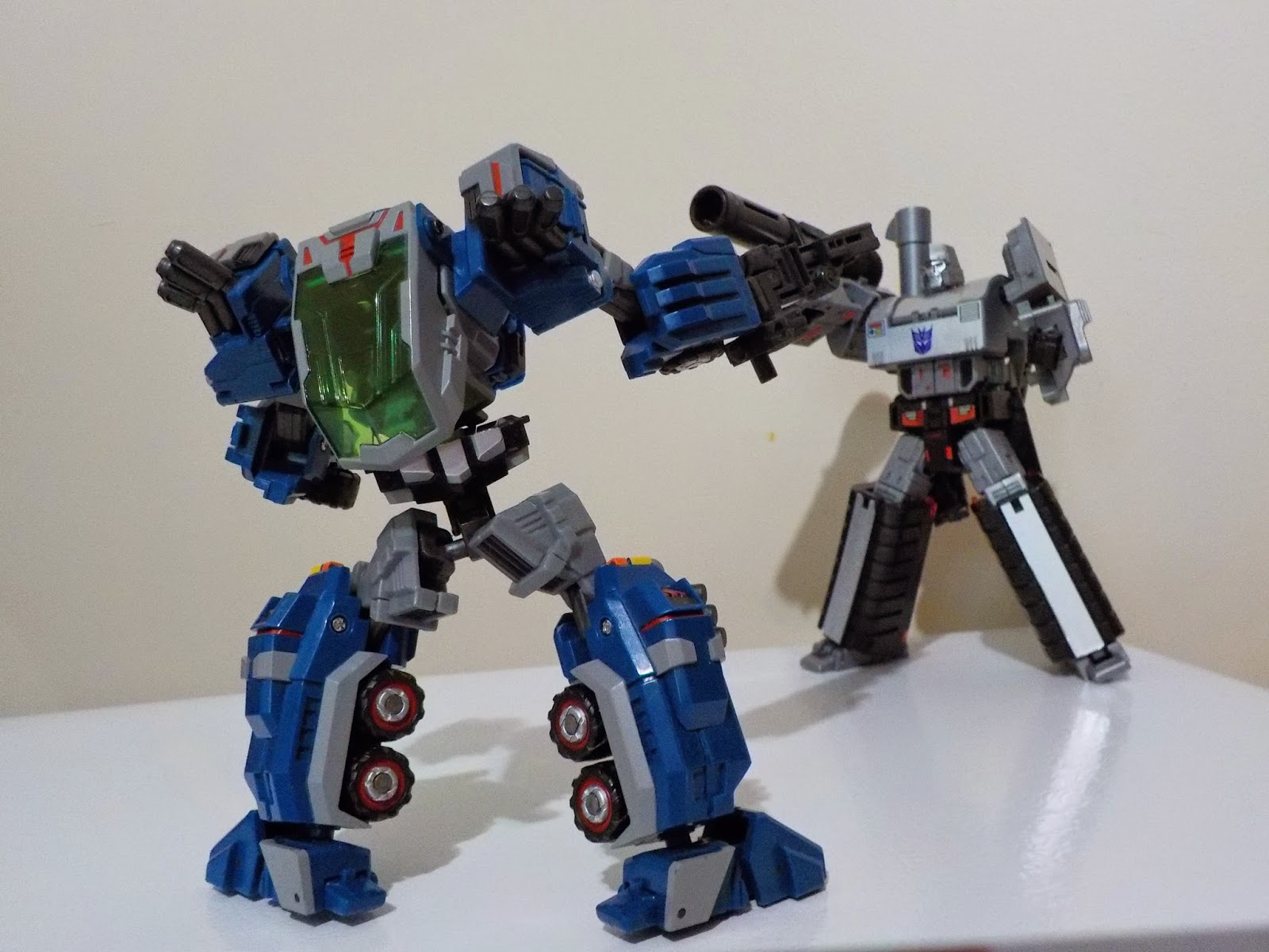 Osh's Space Odyssey: Adventures in Sci-Fi Geekery: Fansproject Warbot ...
