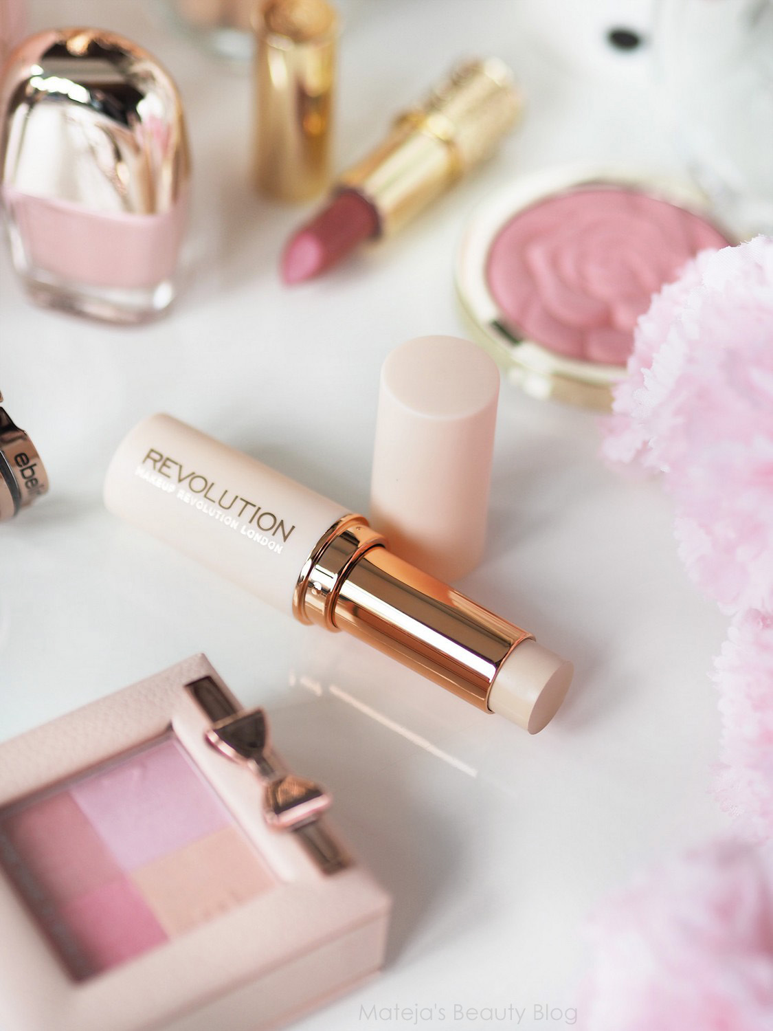 Makeup Revolution Fast Base Stick in F1 - Epuble