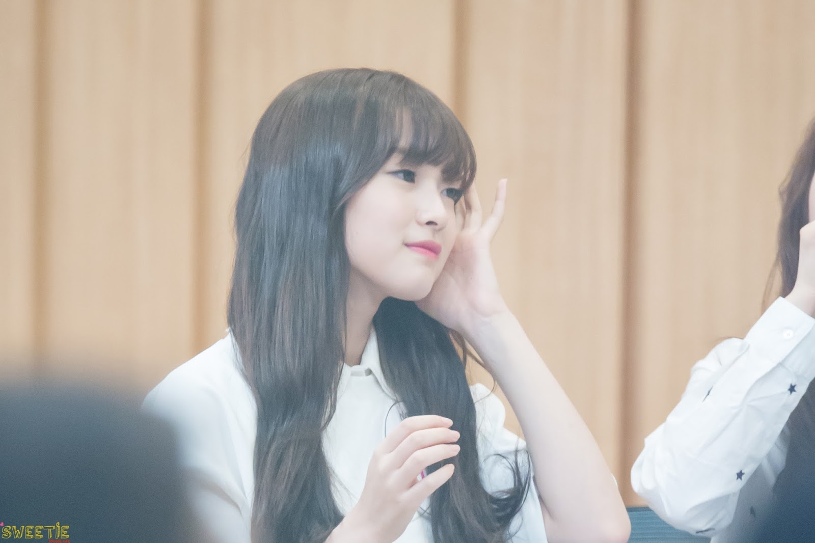 오마이걸 아린 묶음머리 vs 푼머리 有 > 이슈 유머 | 짤티비 - JJTV.KR