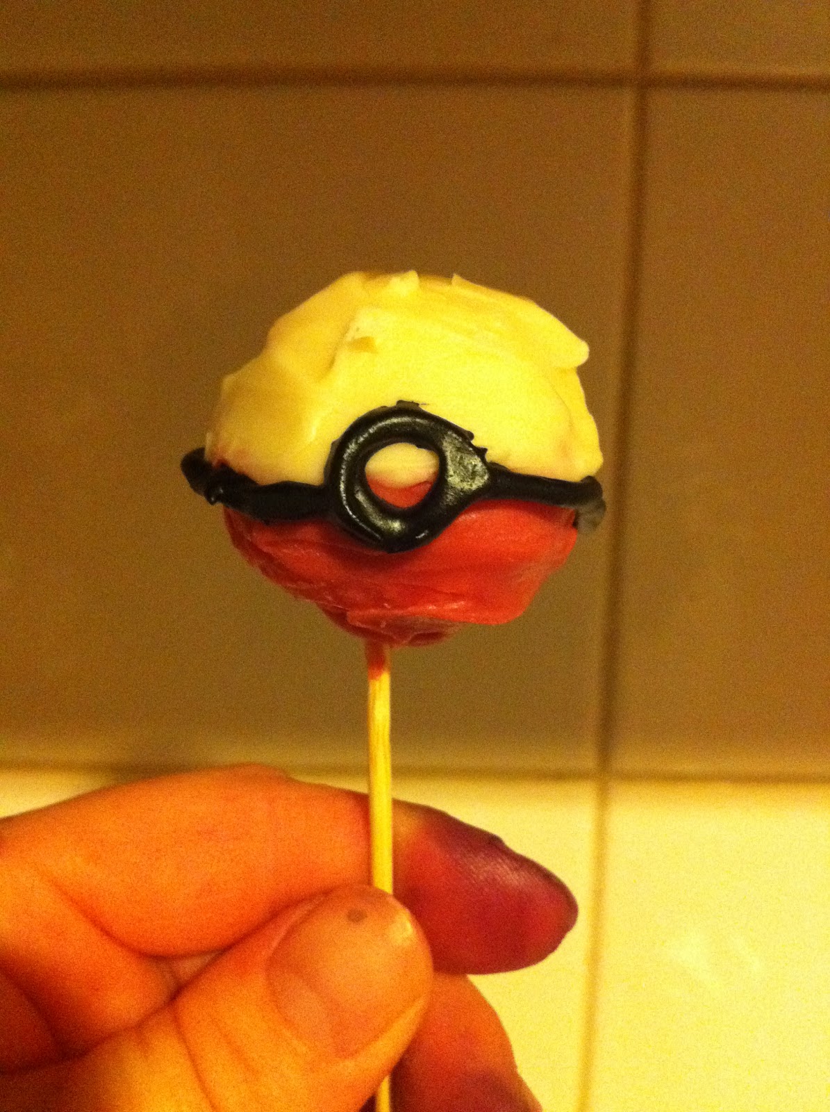 Whild About The Boy: Pokemon Pokeball Cake Pops