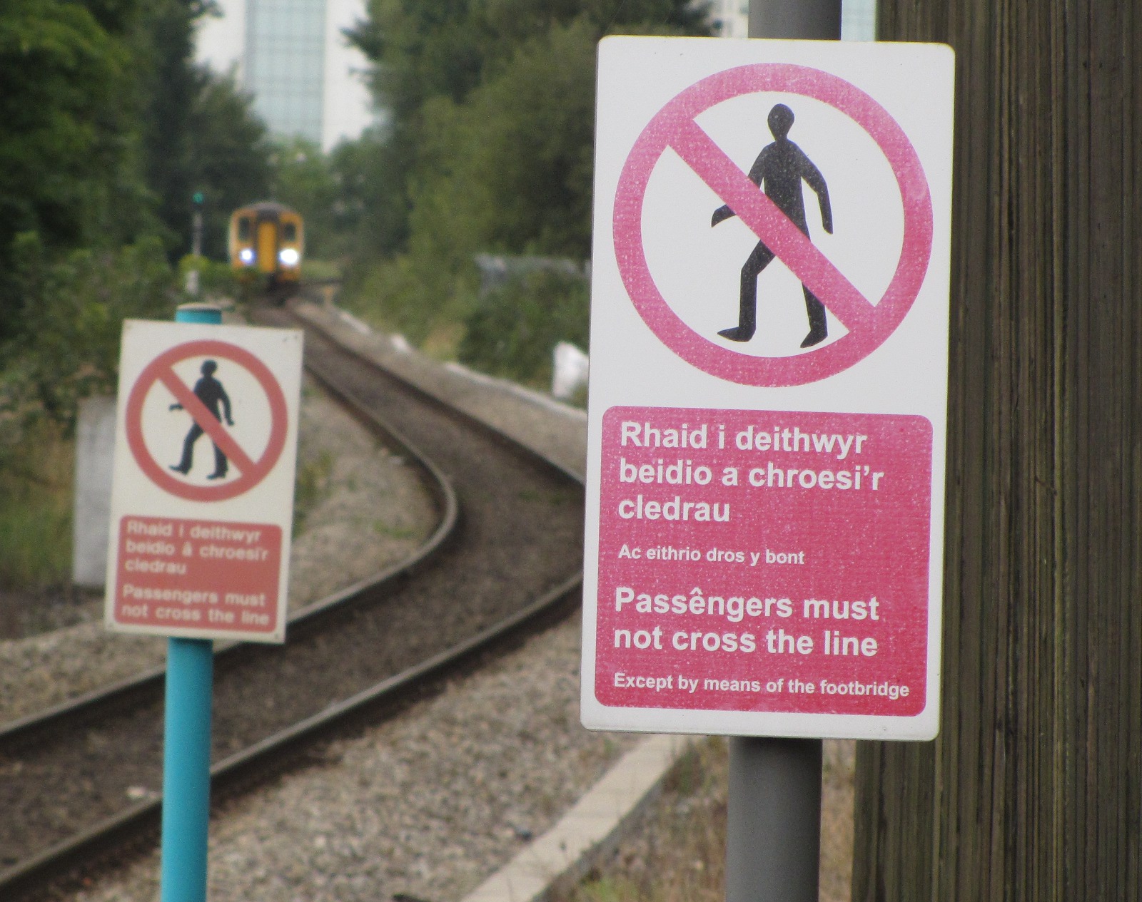 Railway Eye - the railway blog: Pointless signs - Cardiff Bay