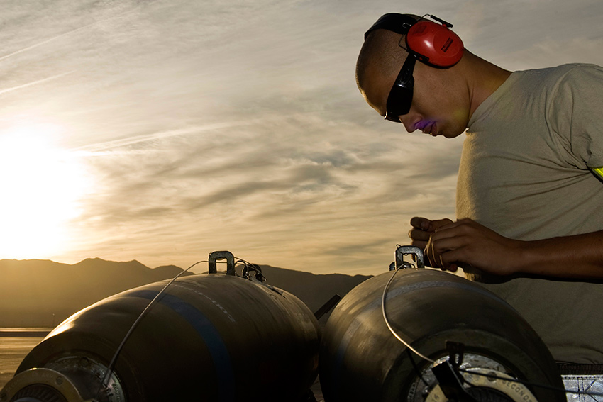 COMPETIÇÃO DE WEAPON LOADERS (M746 - 107PM/2012) ~ PÁSSARO DE FERRO