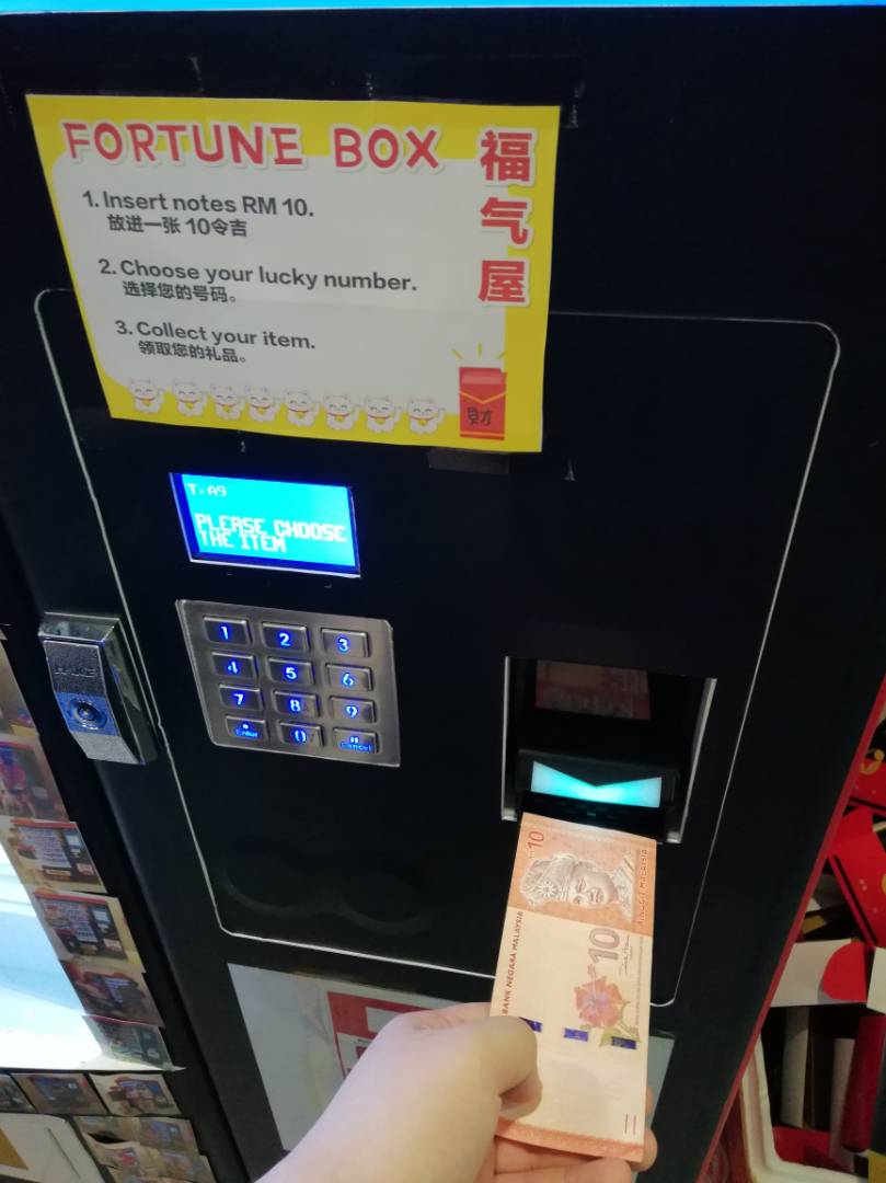 What you can get with RM10? Fortune box