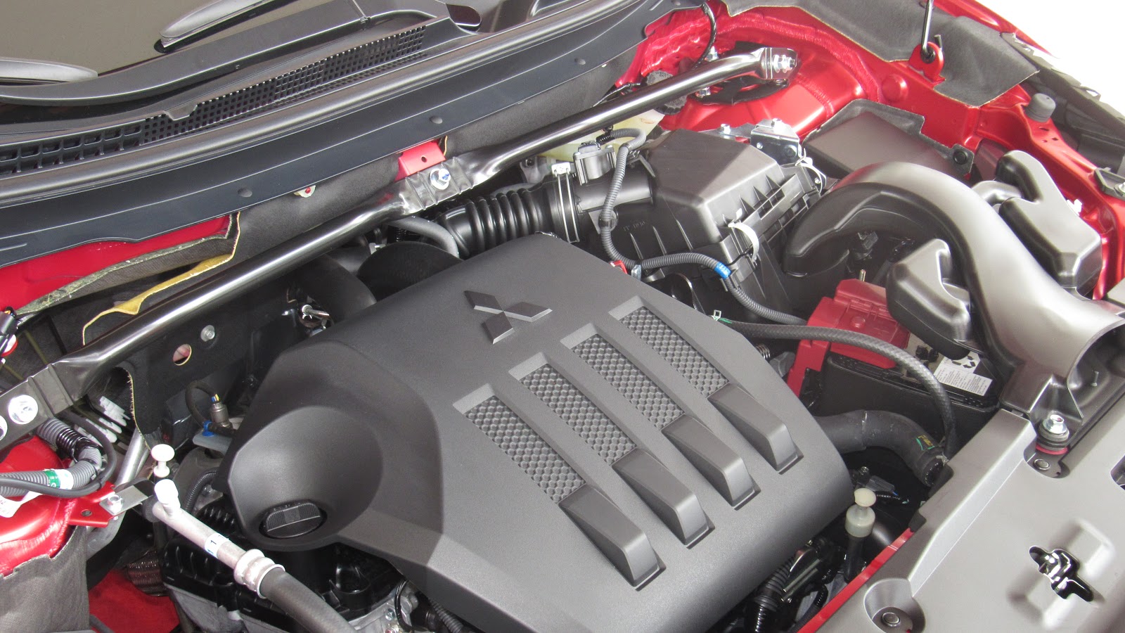 Em detalhes: Mitsubishi Eclipse Cross chega às concessionárias