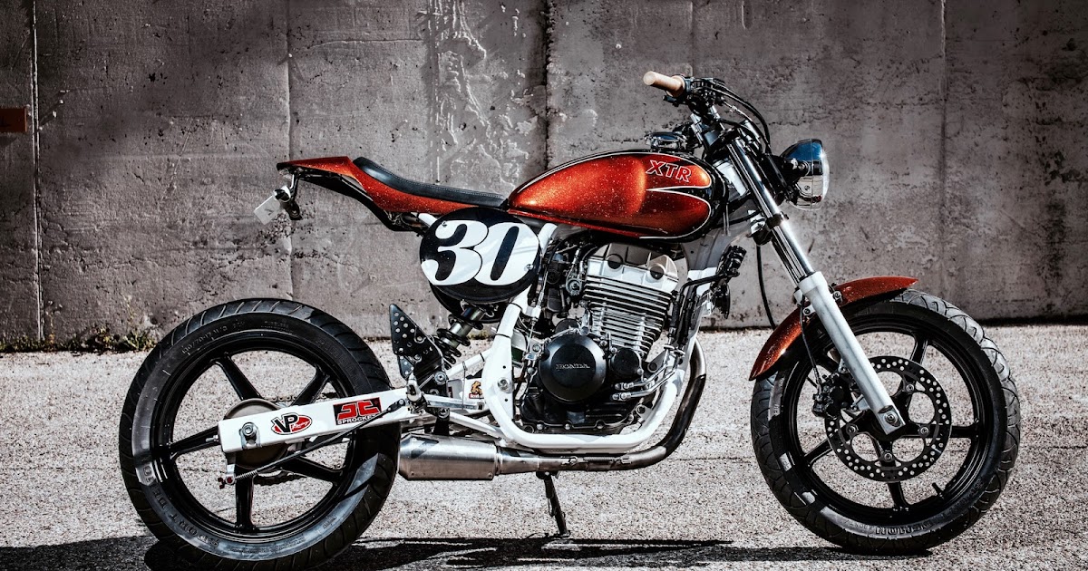 XTR Tracker Mk2 - Inazuma café racer